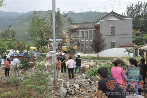 秦岭违建别墅整治在行动 鄠邑区昨日再拆20栋违建蒋村镇