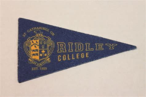 Felt Pennant Magnet Ridley Colleges Campus Store