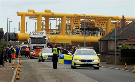 Pictures Giant Towhead Makes Slow But Steady Progress Through Wick