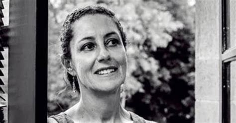 Foto De Claudia Sheinbaum Más Joven Y Anhelando Esperanza Es Lo Que