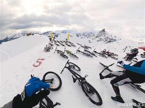 “一位滑雪运动员决定在滑雪场里参加山地车速降赛” 尽墨for车 尽墨for车 哔哩哔哩视频