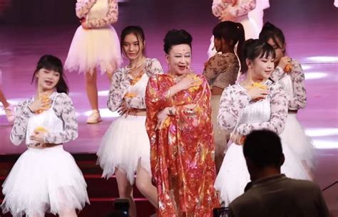 家燕媽媽改編跳唱jisoo《flower》網民：即變皆大歡喜版（有歌詞） 流行娛樂 新monday