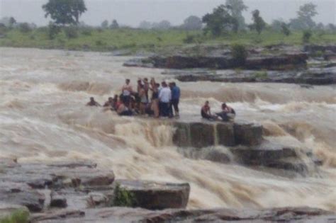 I Day Picnic Turns Tragic As Flash Flood Sweeps 17 Away In Mps