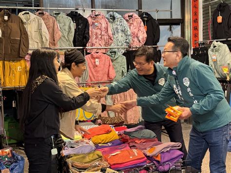 寒風中搶做暖男 林佳龍陪莊競程台中掃街文宣品被搶翻 政治 中時