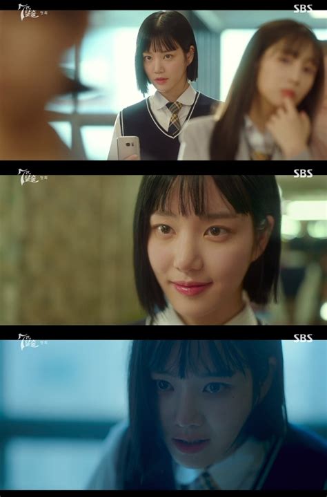 얼굴도 여러 개인 수준이다 어떨 때는 사랑스러운 비주얼을 통해 또래의 워너비인 이유를 보여주는가 하면 또 다른 장면에서는 한없이 이기적인 모습으로 한모네의 이중적인