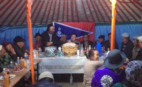 Багахангайн Ардчилсан нам ахмадууддаа хүндэтгэл үзүүллээ