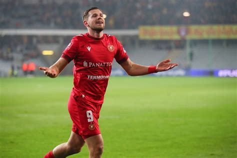 1 Fc Köln Imad Rondic Soll Der Neue Stürmer Werden