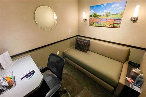 Minute Suites Complete Guide To The Airport Lounge The Points Guy