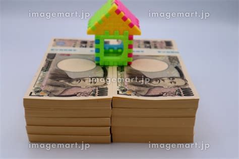 家の頭金をイメージの写真素材 [189038751] イメージマート
