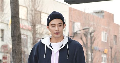 성훈 긴다리로 성큼성큼 포토엔hd