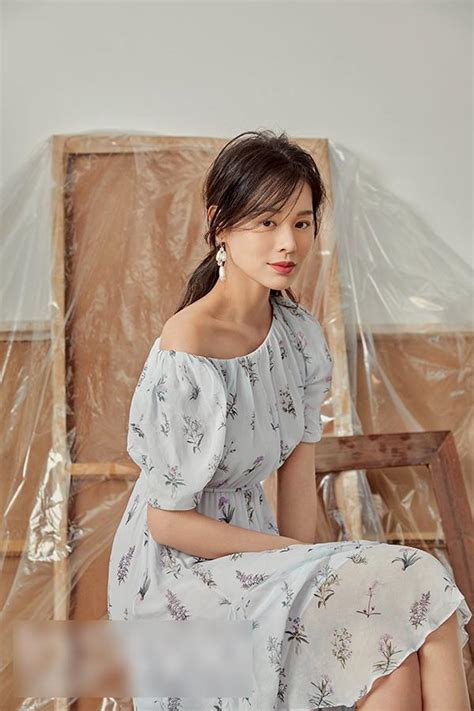 胡杏兒演繹摩登新女性百變混搭深邃眼神極富感染力個性十足 每日頭條