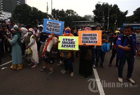 Aksi Unjuk Rasa Di Kawasan Patung Kuda Jakarta Foto 7 1920137