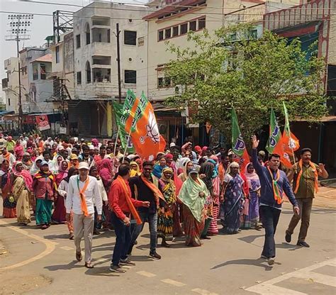 सफाई कर्मियों संग दया सिंह ने की पोहा जलेबी पर चर्चा लोगों की समस्या
