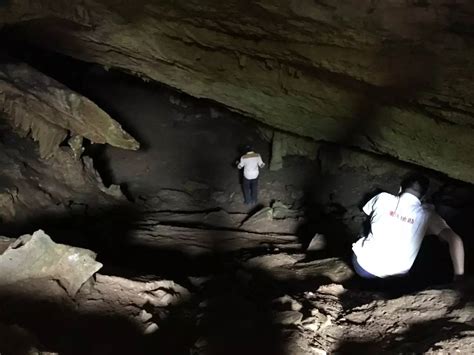 兴隆幅项目组发现地下岩溶形态发育较好的岩溶洞穴