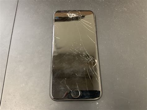 【iphonese2】画面上部が割れて近接センサーの反応が悪い 【最安値】iphone修理のクイックリペアプラス鹿児島店