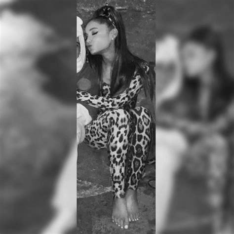 Barefoot Ariana Rarianagrandesfeet