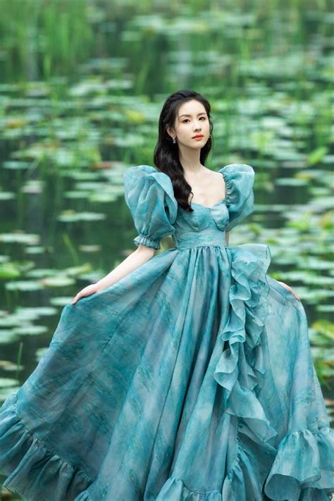 Pin On C H I N E S E Bridal Dress Design Famous Dress Gorgeous Dresses