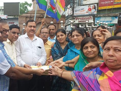 Women And Men Of Jain Society Took Out A Silent Procession From The