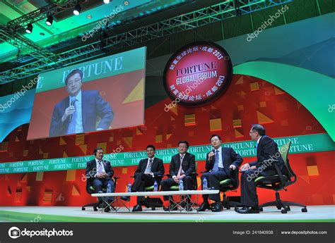 Left Capitaland Ceo Liew Mun Leong Liu Yonghao Chairman New — Stock