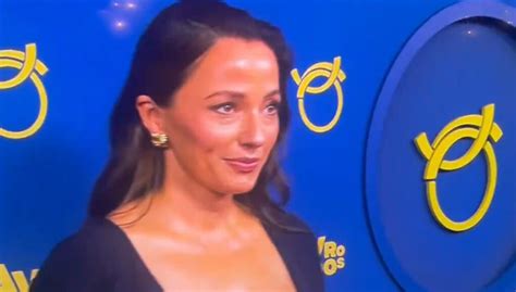 Kijkers Van Televizier Ring Gala Verbijsterd Door Diepe Decolleté Van Anke De Jong Dagelijkse Nl