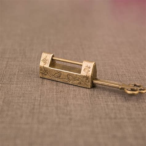 迷你仿古喜鹊锁小锁头 做旧箱挂锁 横开复古铜锁 老式古代家具锁 阿里巴巴