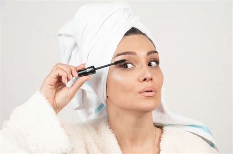 7 Cara Menggunakan Maskara Agar Mata Tampak Cantik Dan Memesona
