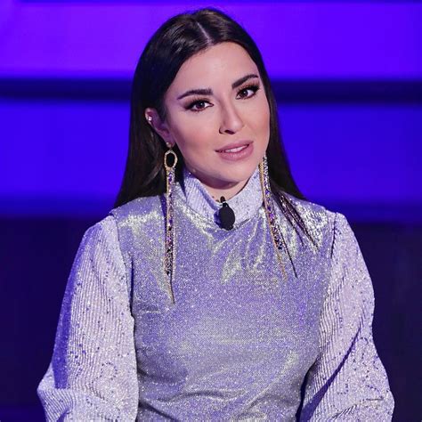 أسرار قد لا تعرفونها عن الفنانة اللبنانية المتألقة سارة أبي كنعان مجلة هي