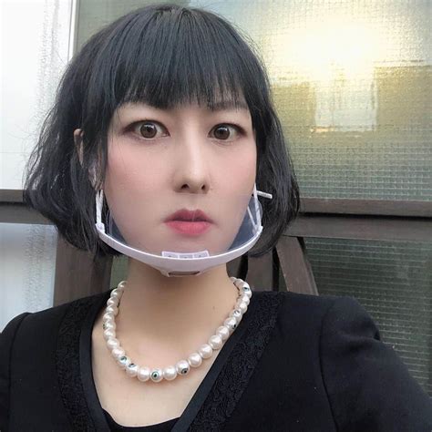 鳥居みゆきさんのインスタグラム写真 鳥居みゆきinstagram「マウスシールドするとなんかちょっとシャクレちゃうようだ私は