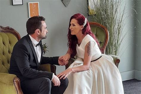 Celebrant Kate Sustainable Celebrant In Surrey Wedding Celebrants Hitched Co Uk