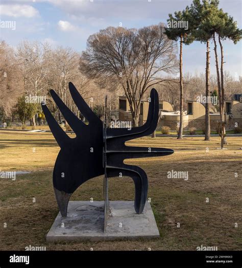 Prickly Pear By Alexander Calder 1964 Welded Steel Garden Of