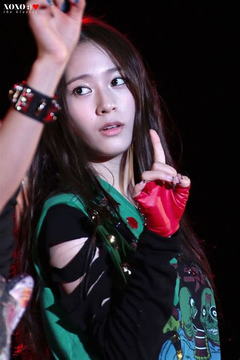 Pin By 🌻littleday🌻 On Krystal Jung👸🏻 Krystal Jung Slim Body Perfect