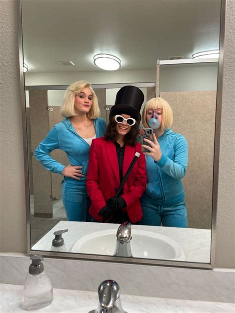 Willy Wonka And Blueberry Girl Costume I 2024