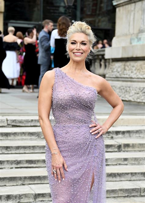 Hannah Waddingham Refuses To ‘show Leg To Heckling Photographer Us