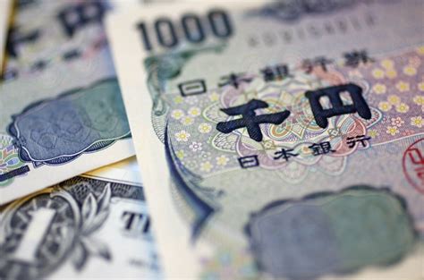 円が対ドルで年初来安値、日銀緩和維持後の売り圧力続く－148円前半 Bloomberg