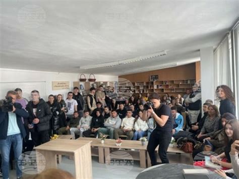 Университетът за национално и световно стопанство организира две допълнителни пробни матури за