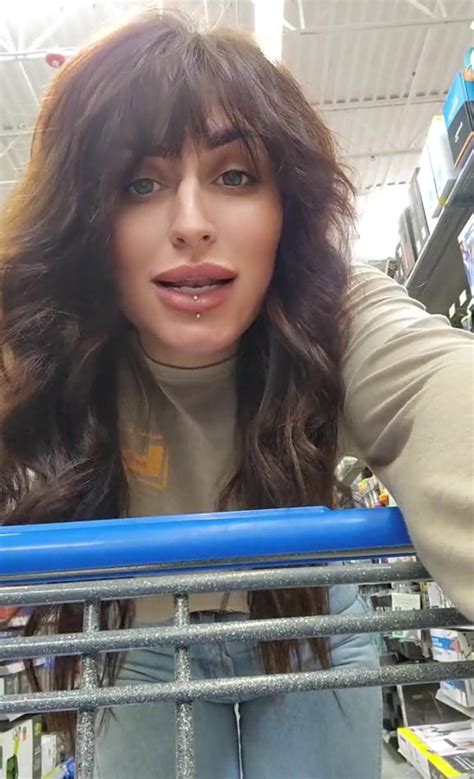 Im A Mom With Natural Boobs I Went Shopping Without A Bra Women Say