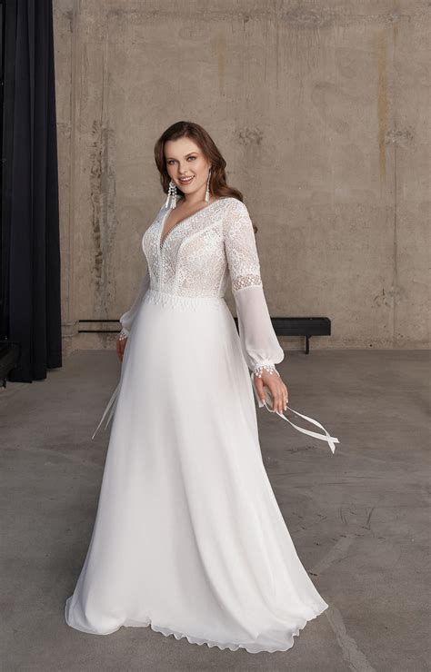 Plus Size Rustic Lace Wedding Dress Long Lace Sleeves Bohemian Wedding