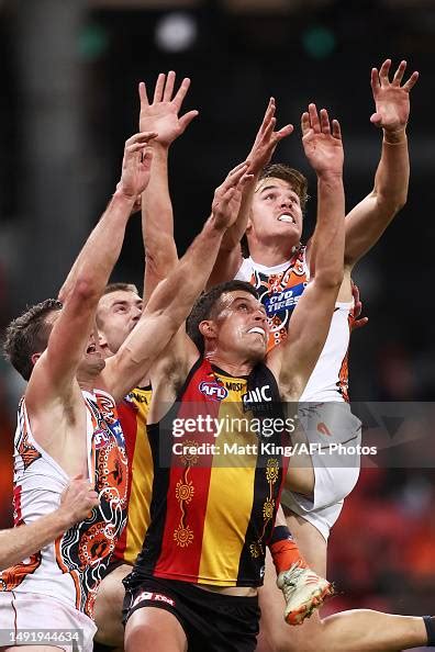 Jesse Hogan And Aaron Cadman Of The Giants Contests The Ball Against News Photo Getty Images