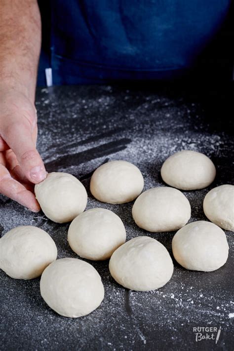 Shaping Small Bread Rolls Rutger Bakes