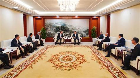 4月20日，公司党委书记、董事长刘成云在总部会见西门子全球起重机事业部总经理克里财富号东方财富网