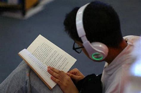 女研究生制售色情书籍卖给青少年涉案1000多万 八阕