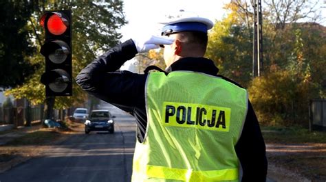 Wiesz jak się zachować gdy policjant kieruje ruchem Policja