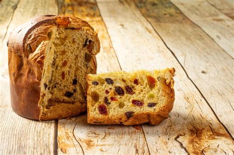 Premium Photo Panettone Traditional Fruit Cake Dessert