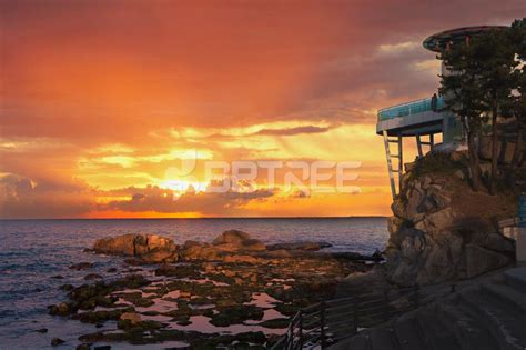 일출과 전망대 Photado 사진 일출 일몰 노을 태양 전망대 동해안 동해 암석 바다 여명 배경 항구 항만 보트 요트 여름 해수욕장 해수욕