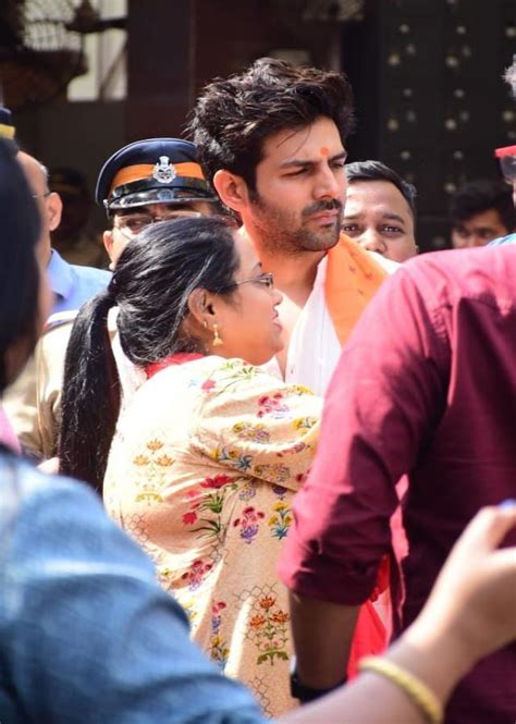 Kartik Aaryan Visiting Shree Siddhivinayak Ganpati Temple On His