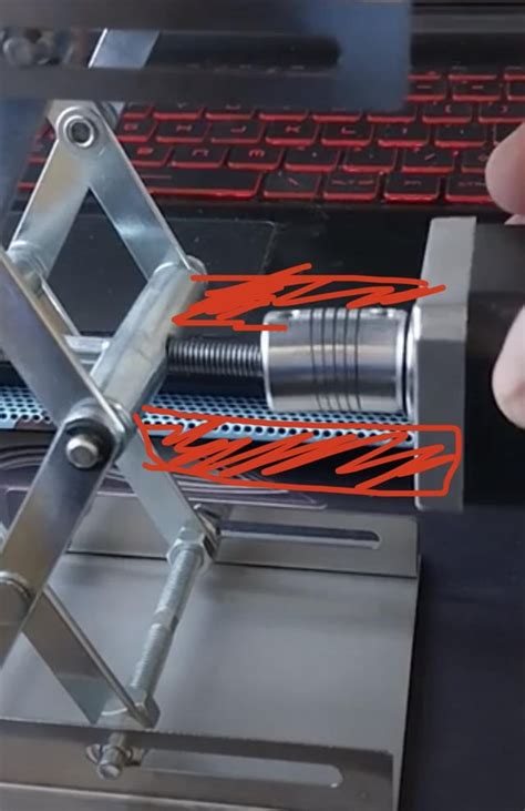 Motor Rotates Instead Of Shaft Rarduino