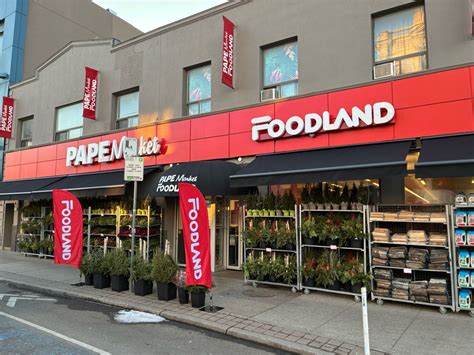 Torontos Pape Market Foodland Celebrates New Look Grocery Business