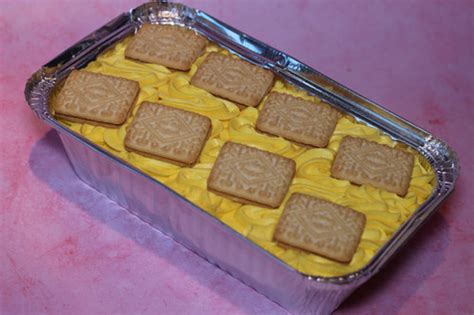 Custard Cream Tray Bake Rais Bakery