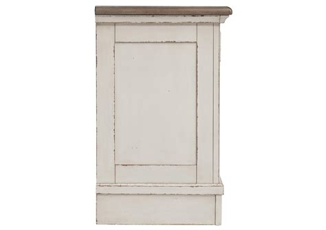 Realyn Three Drawer Night Stand Ivan Smith Furniture