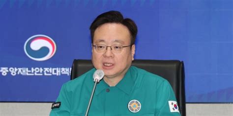 중대본 마스크 착용 의무 전면 해제 논의 시작 7일 격리 의무도